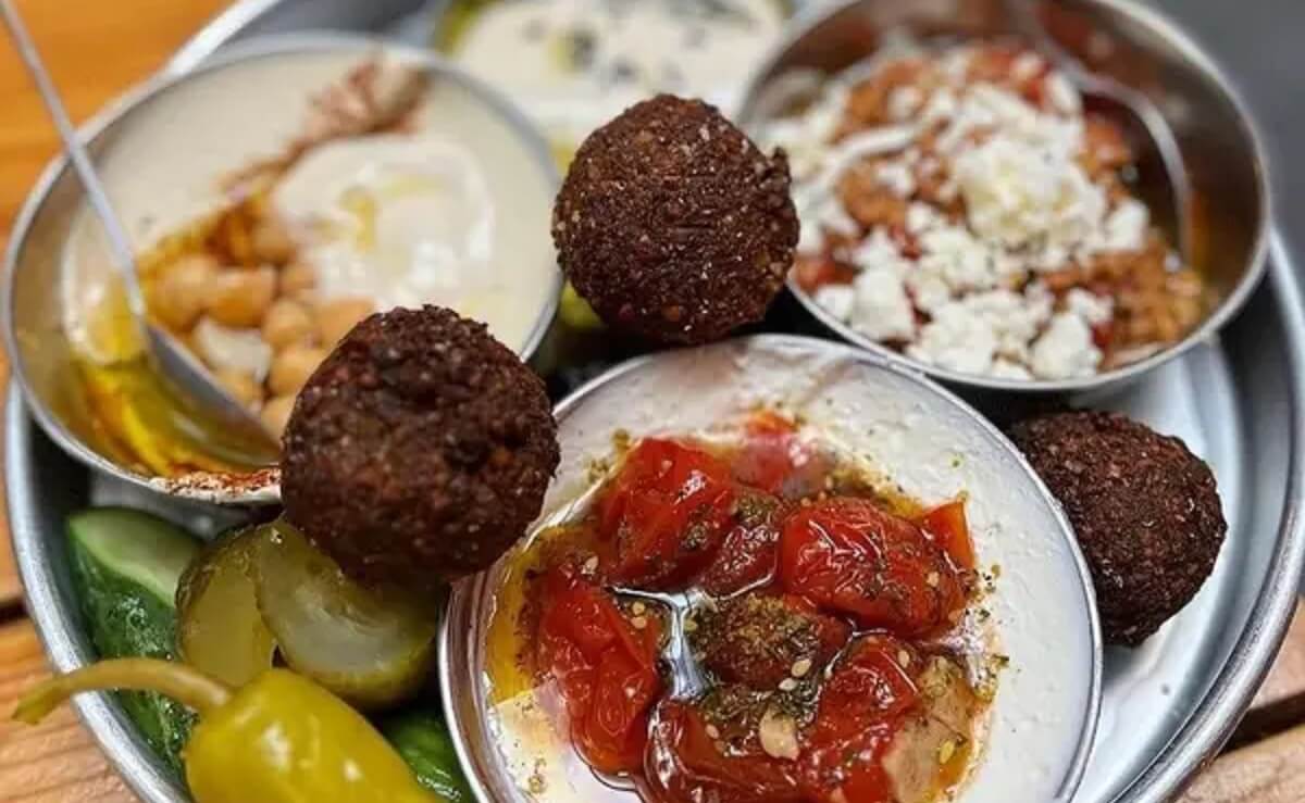 16 cool and fun restaurants in Toronto | Le Petit Chef